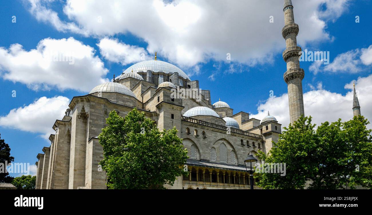 Exterior of Suleymaniye Mosque, Outer Courtyard, Istanbul, Turkey Stock ...