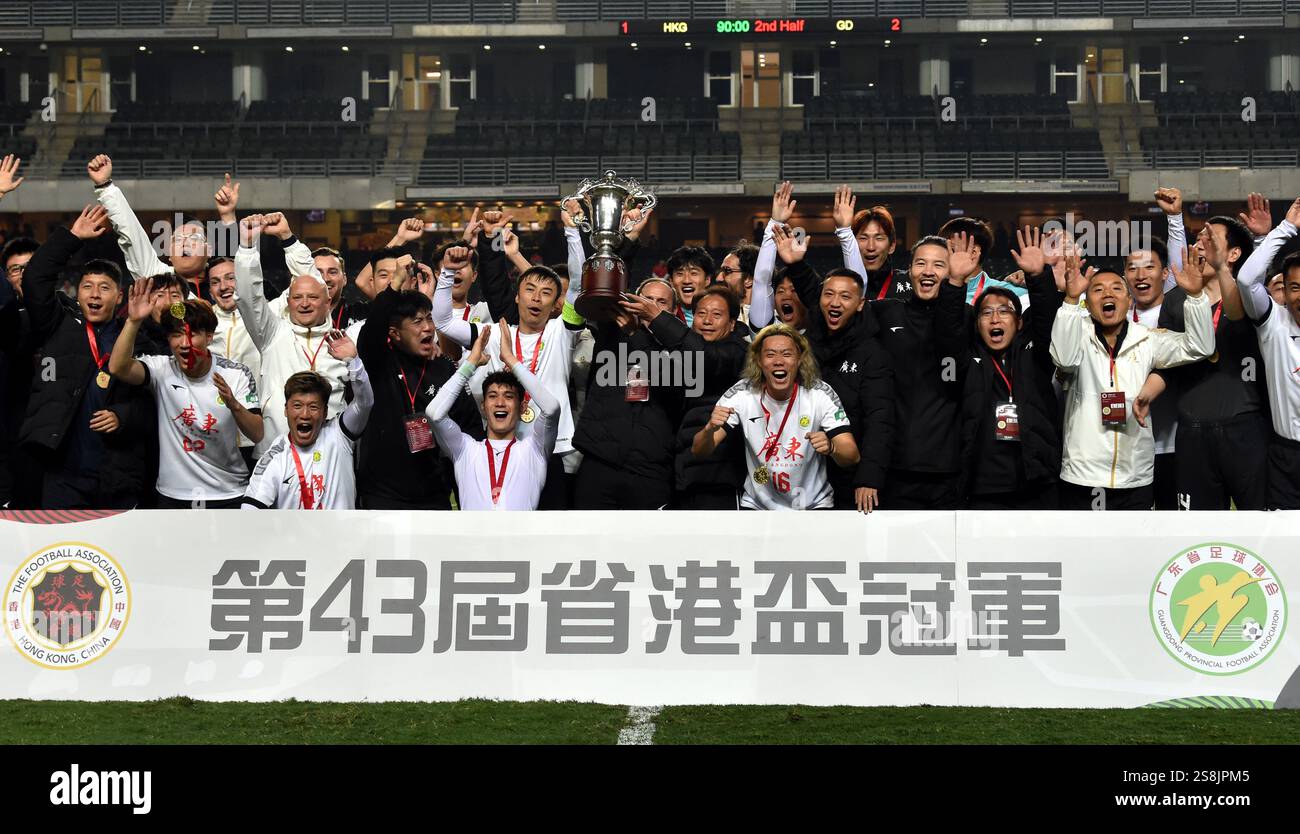 (250123) -- BEIJING, Jan. 23, 2025 (Xinhua) -- Members of Team ...