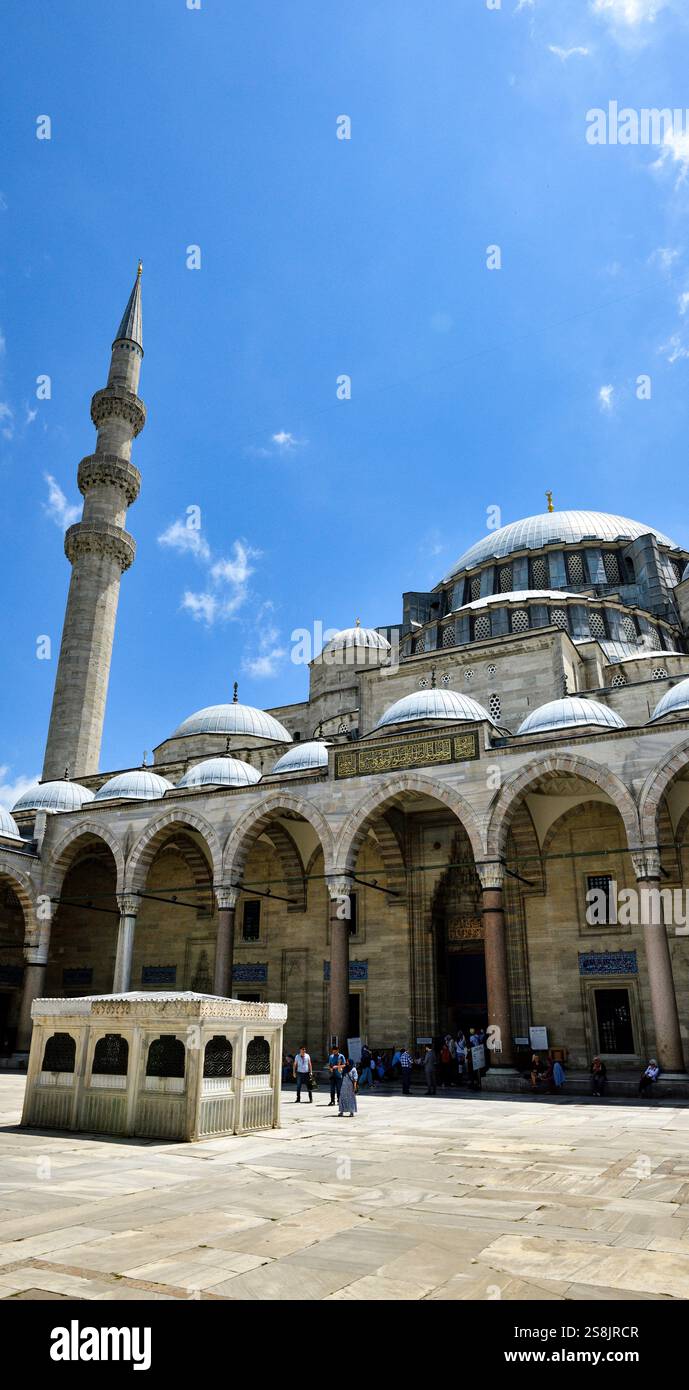 Suleymaniye Mosque and Ablution Fountain, Inner Courtyard, Istanbul ...
