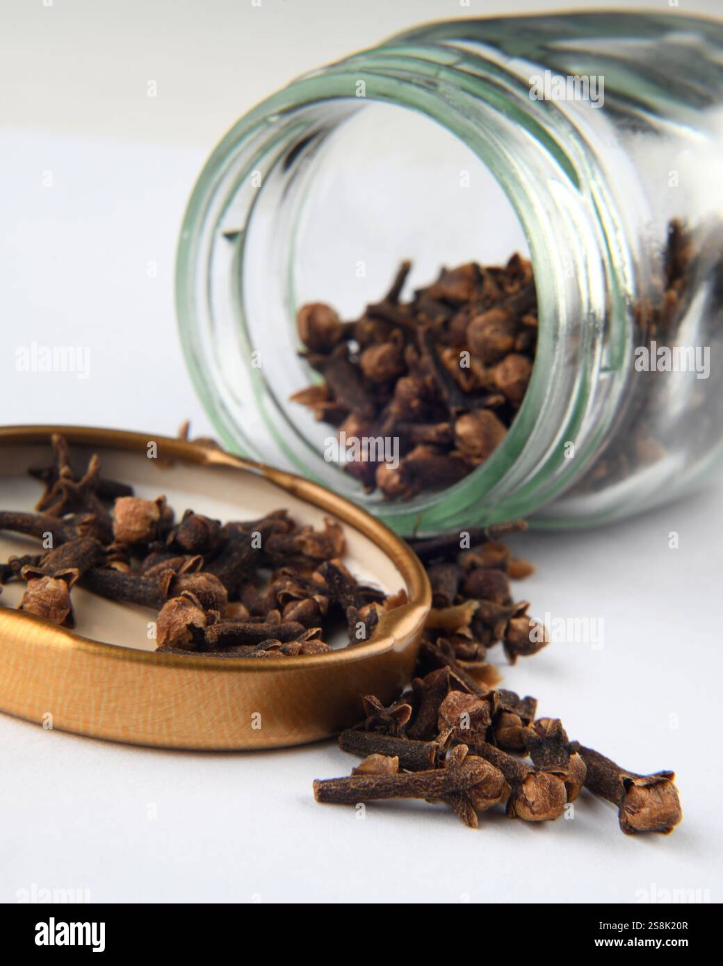 Cloves in glass jar hi-res stock photography and images - Alamy