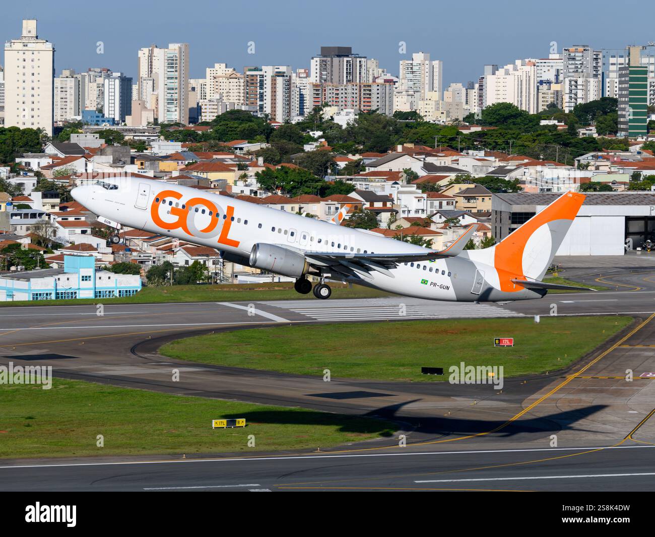 Gol Airlines Boeing 737-800 aircraft taking off from Congonhas Airport ...