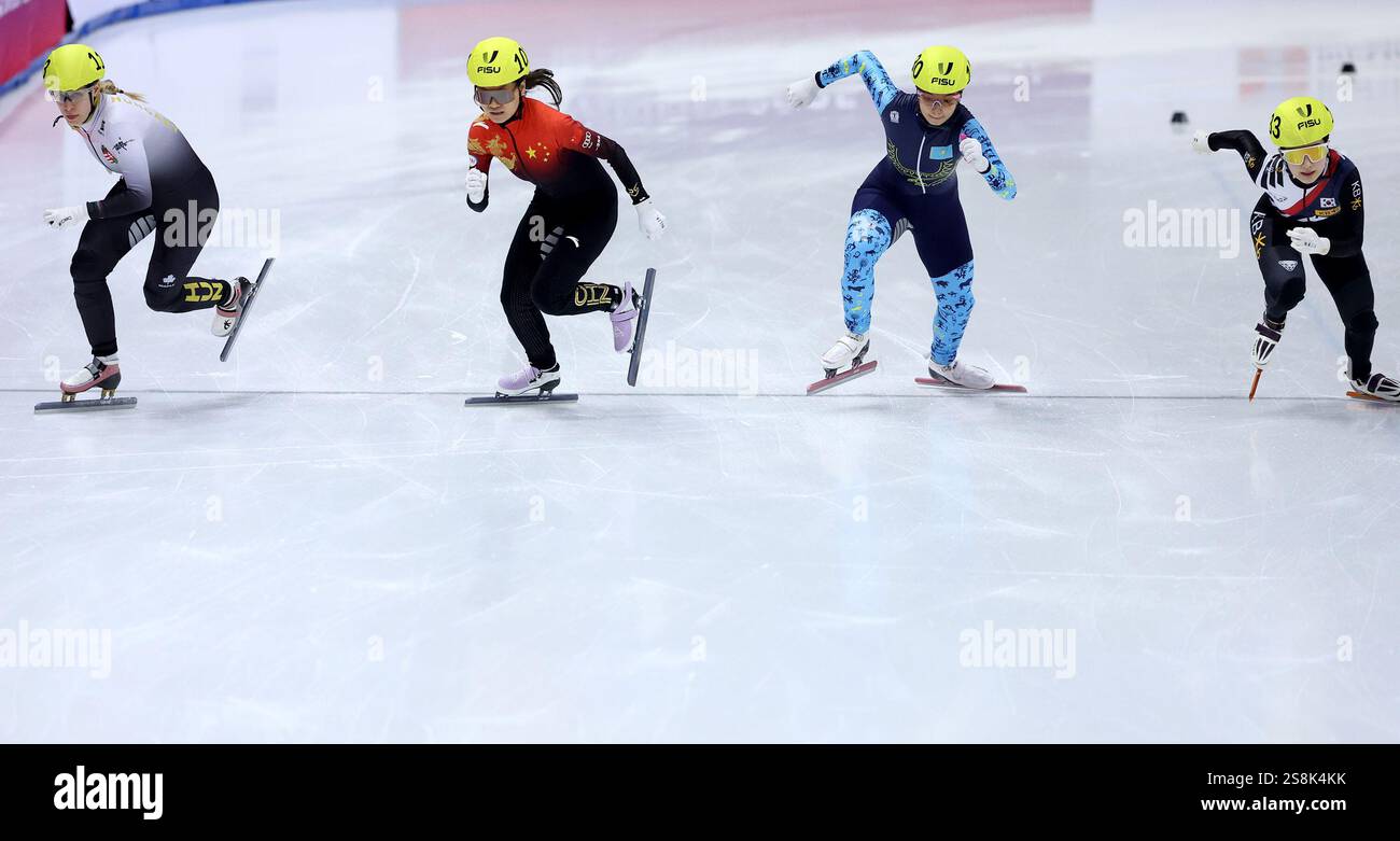 Turin, Italy. 22nd Jan, 2025. Skaters start during the short track ...