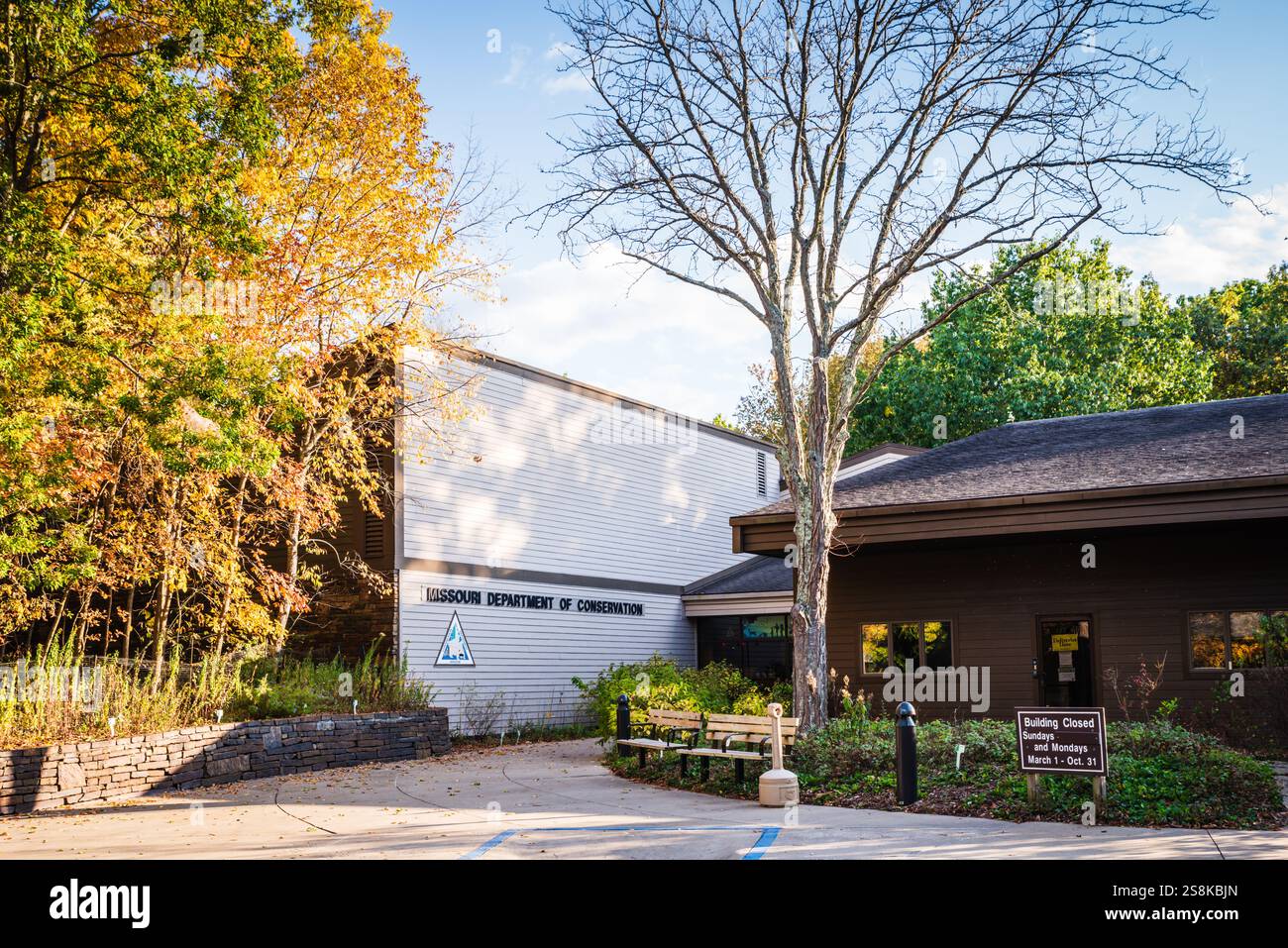 Springfield conservation nature center hi-res stock photography and ...