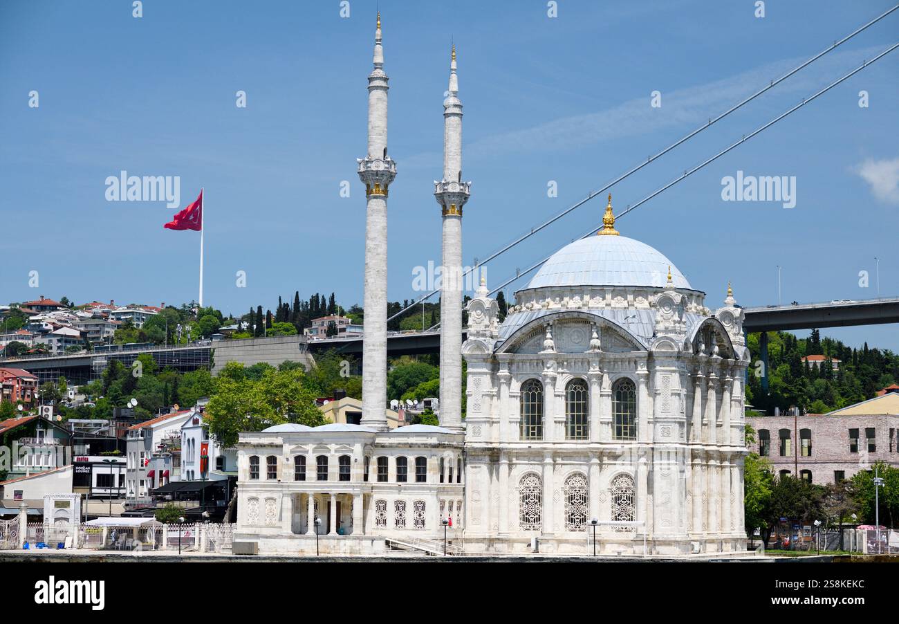 Buyuk Mecidiye Mosque in Ortakoy, Istanbul, Turkey Stock Photo - Alamy