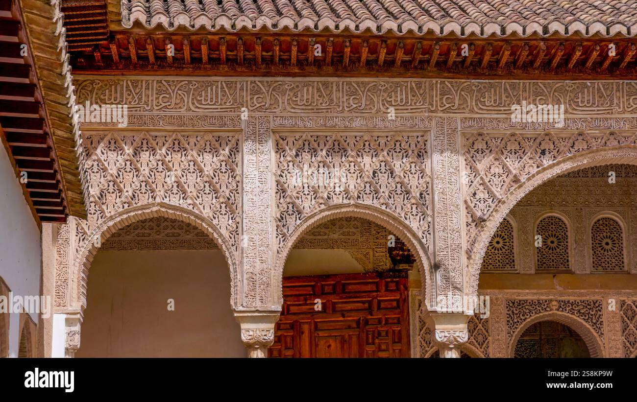 arabic script on a wall of the ancient palace-fortress alhambra Stock ...