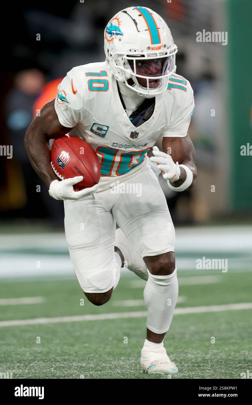 Miami Dolphins wide receiver Tyreek Hill (10) in action against the New ...