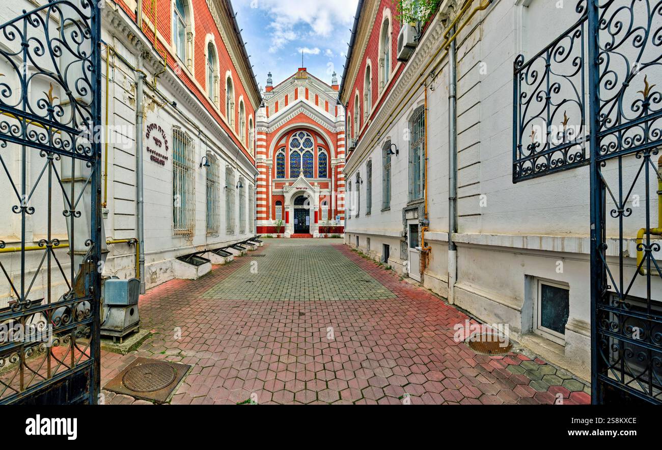 Exterior of synagogue hi-res stock photography and images - Alamy