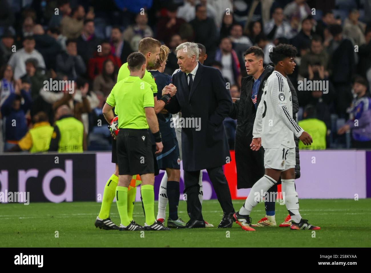 Madrid, Spain. 22nd Jan, 2025. Carlo Ancelotti, Real Madrid coach greets the refereeing team ...