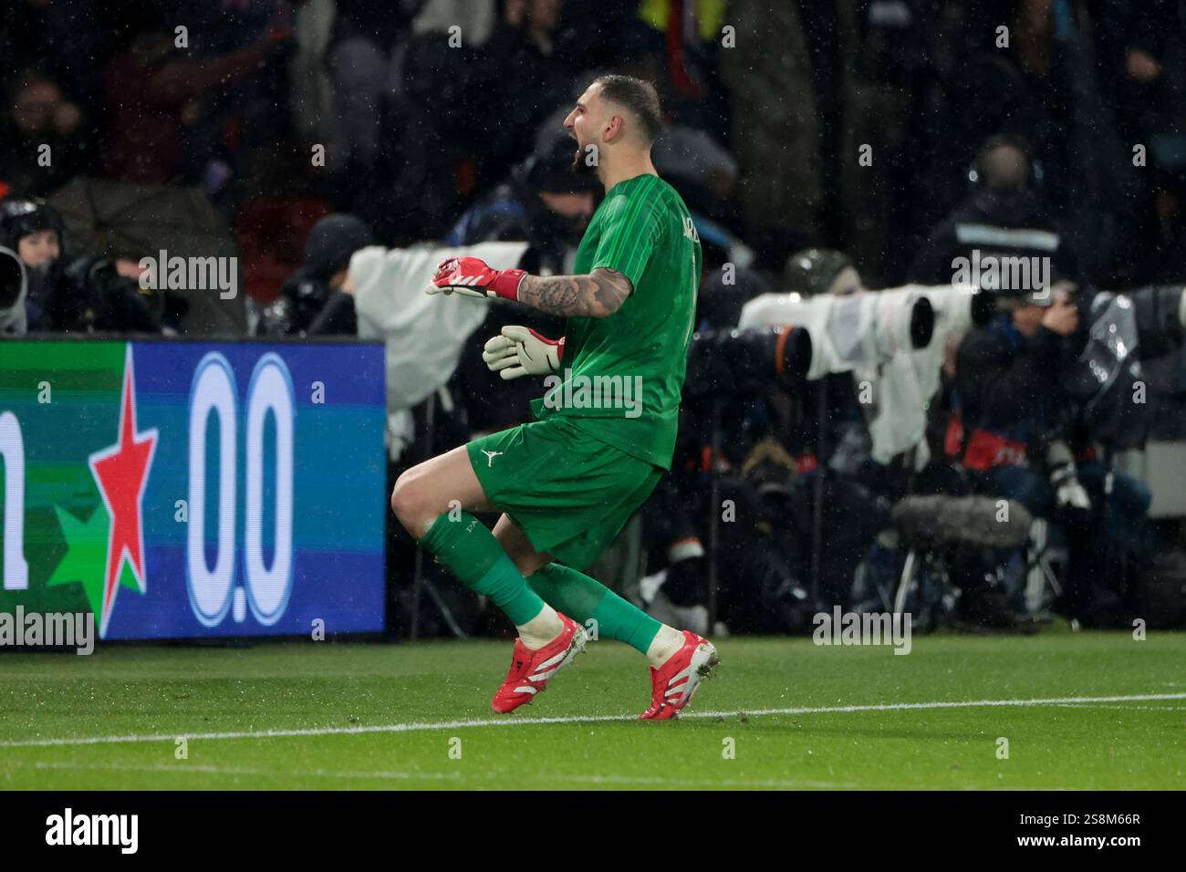 Paris, France. 22nd Jan, 2025. PSG goalkeeper Gianluigi Donnarumma ...