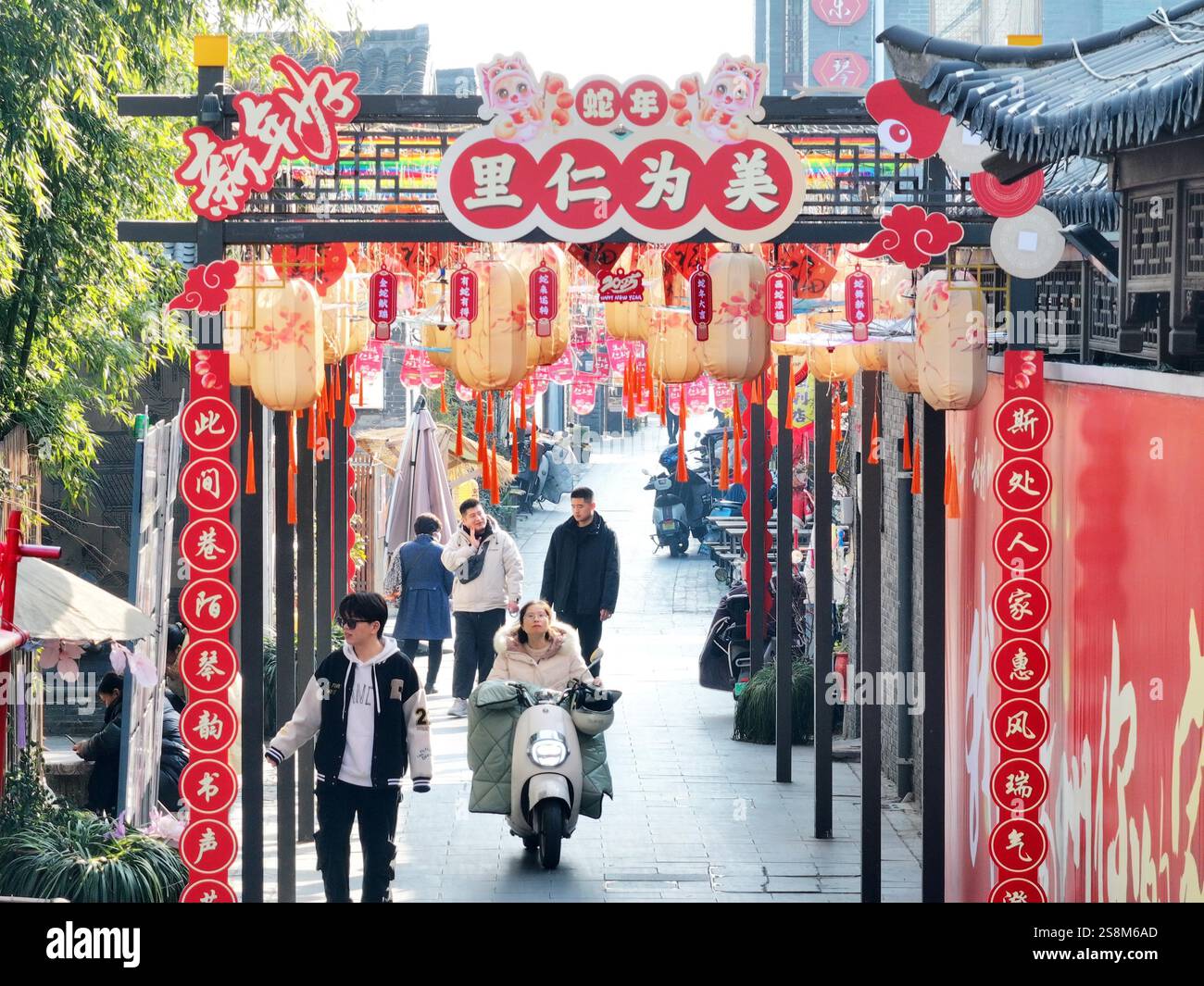 Spring Festival atmosphere in Yangzhou City, east China's Jiangsu ...