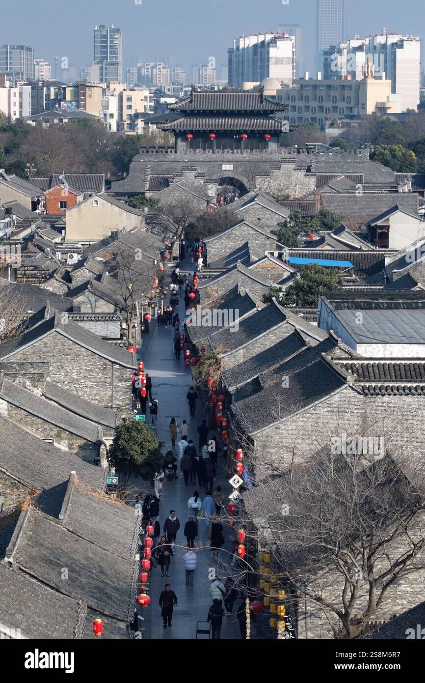 Spring Festival atmosphere in Yangzhou City, east China's Jiangsu ...