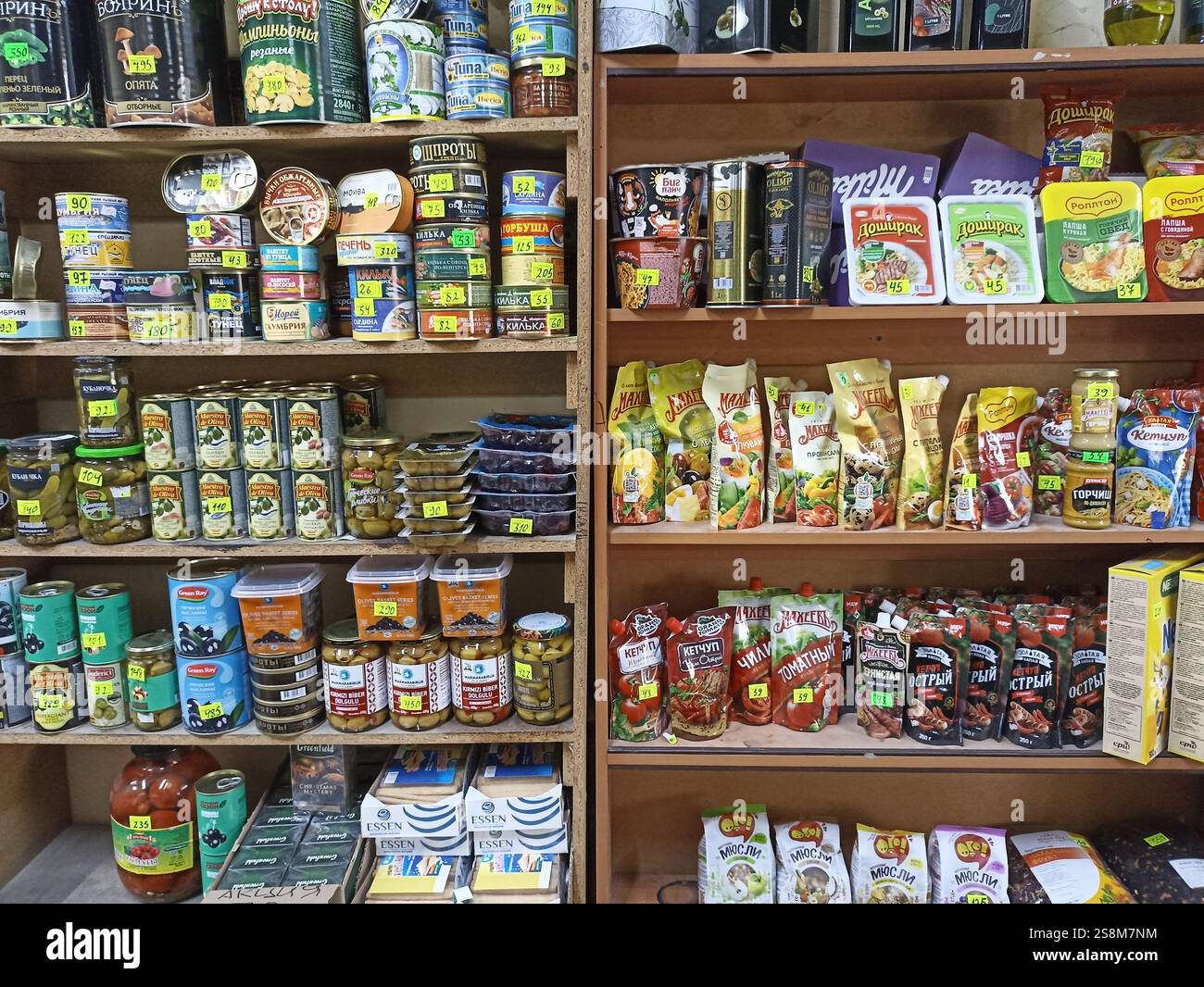 Variety of packaged and canned foods on grocery store shelves Stock ...