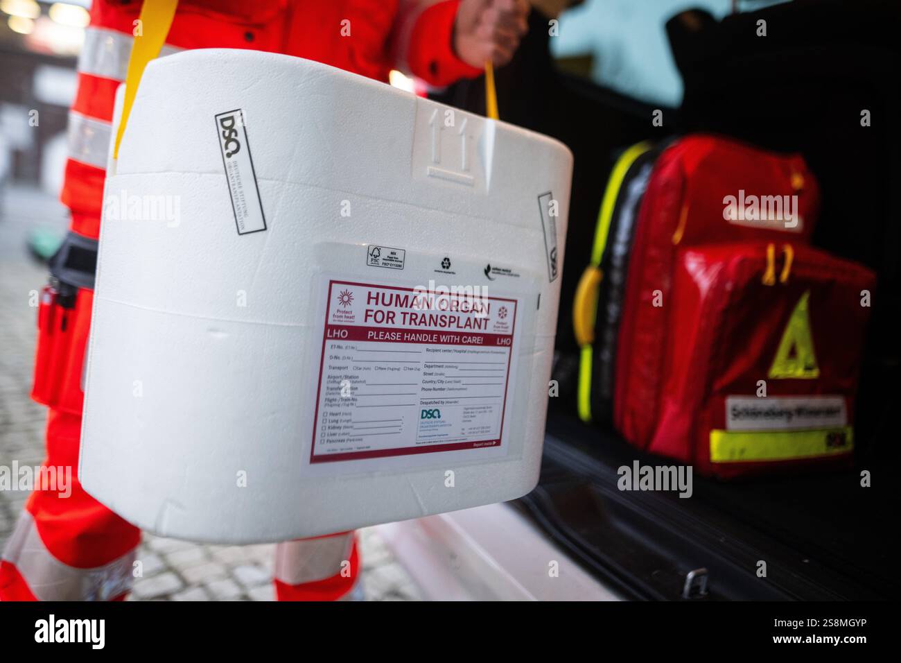 Berlin, Germany. 21st Jan, 2025. A DRK employee places a cool box for ...