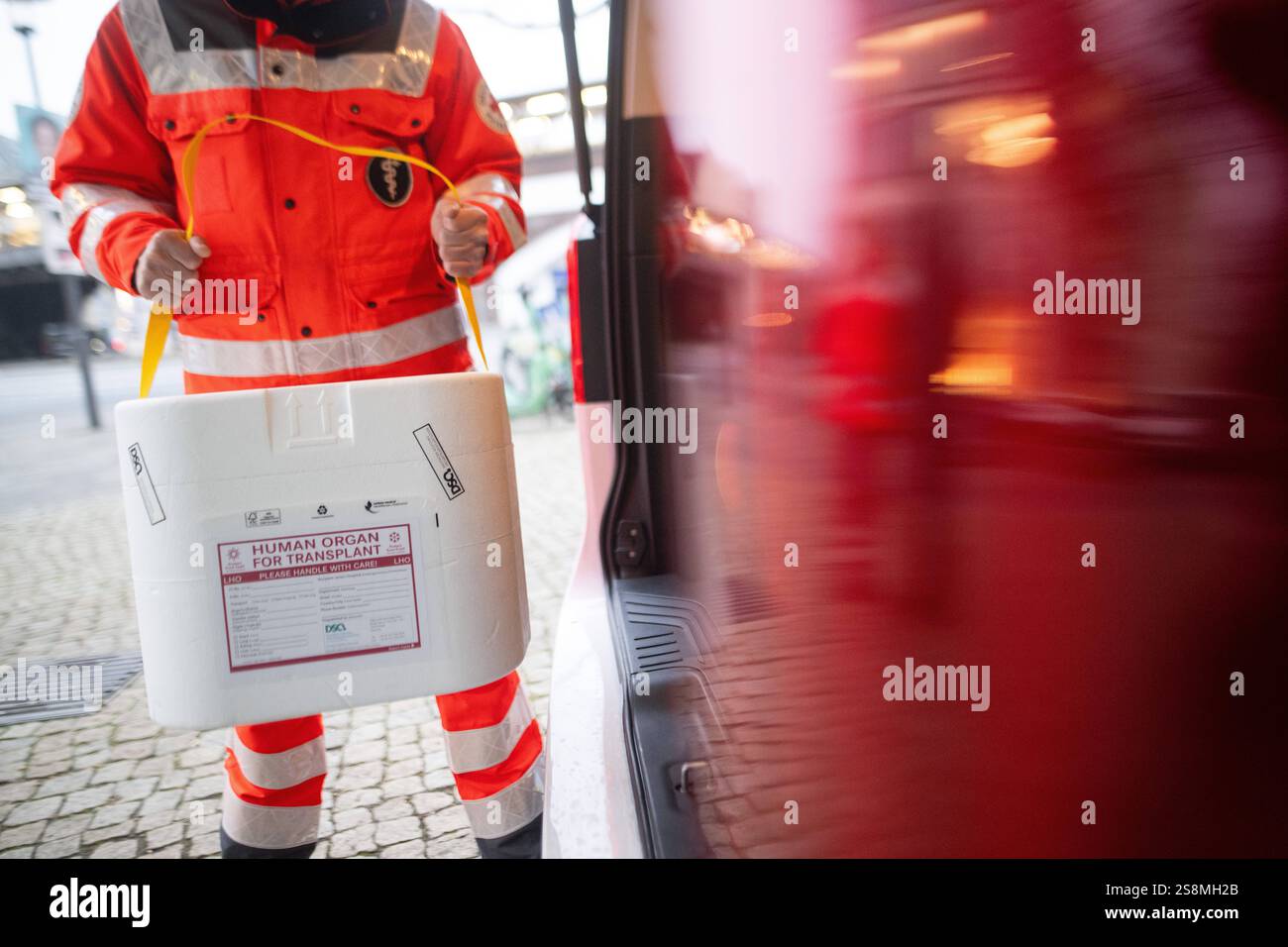 Berlin, Germany. 21st Jan, 2025. A DRK employee places a cool box for ...