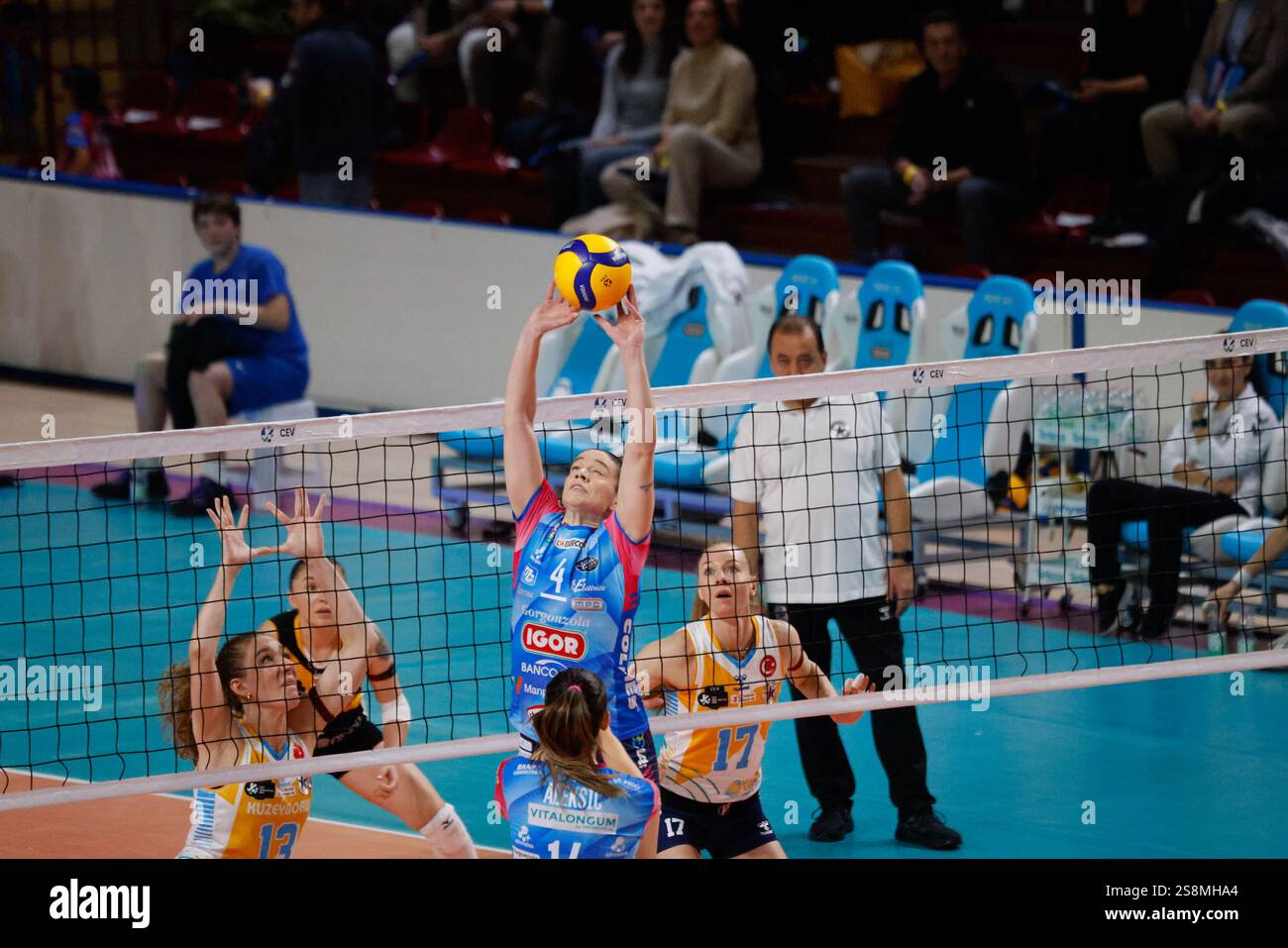 Novara, Italy. 22nd Jan, 2025. Francesca Bosio raised a Ball during ...