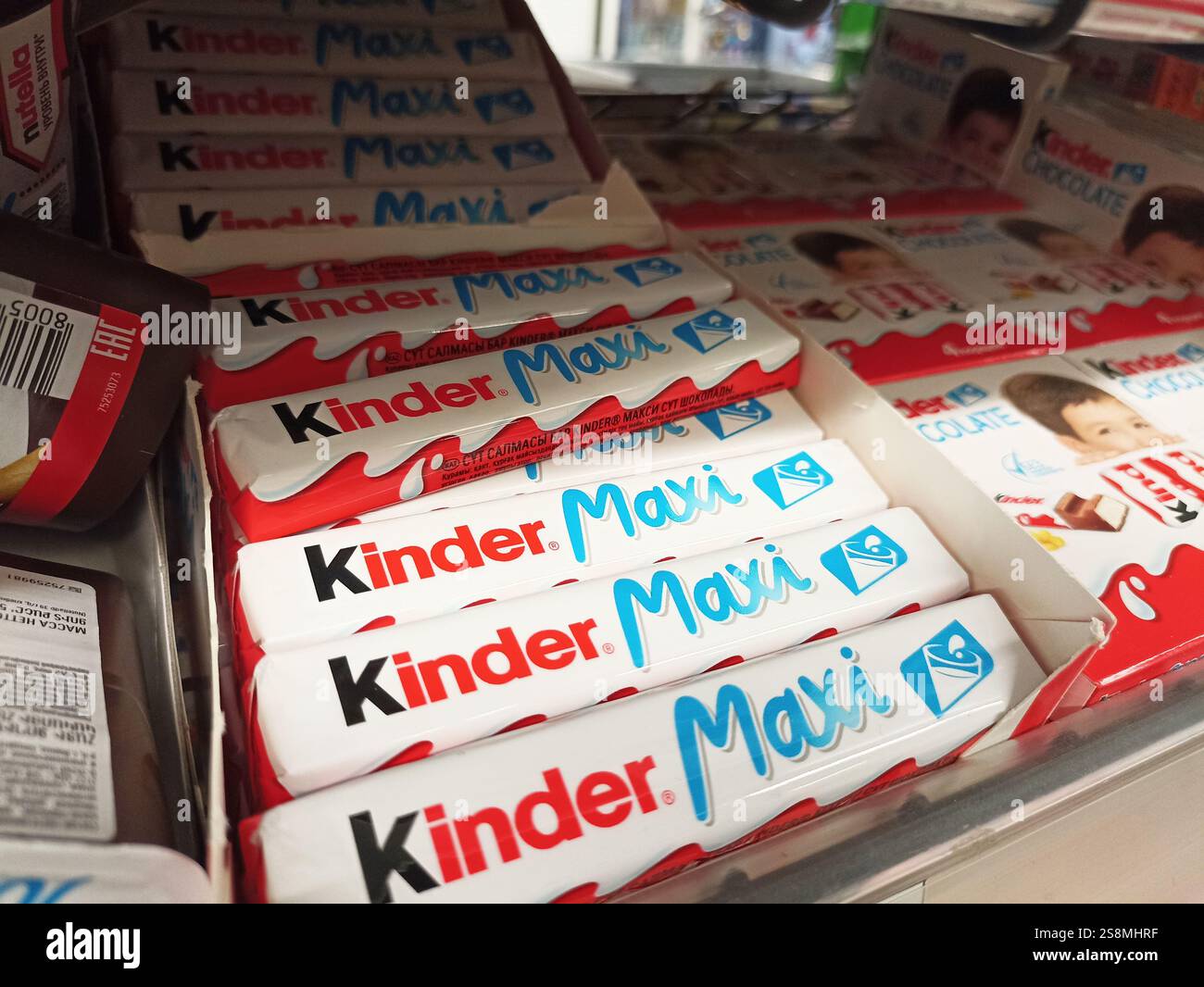Kinder maxi chocolate bars on store shelf Stock Photo - Alamy