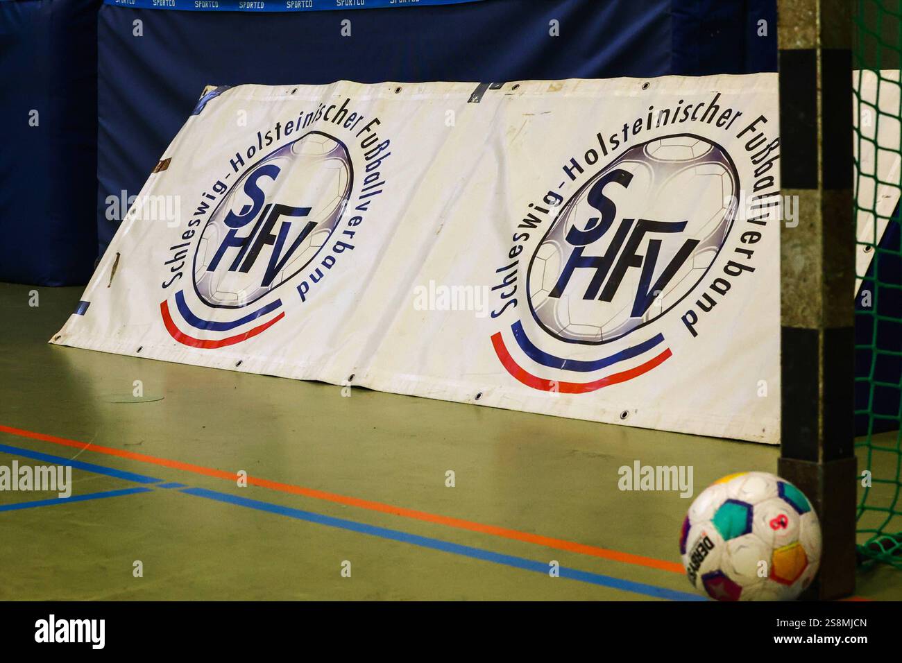 SHFV Banner mit Fussball am Torpfosten *** SHFV banner with football on ...