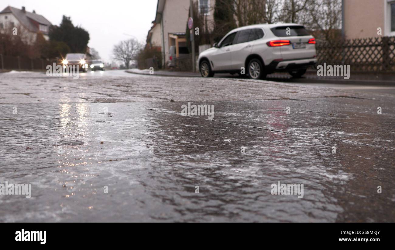 Blitzeisalarm in Bayern Eine gefährliche Wetterfront zieht aktuell über dem Osten hinweg. Vor ...