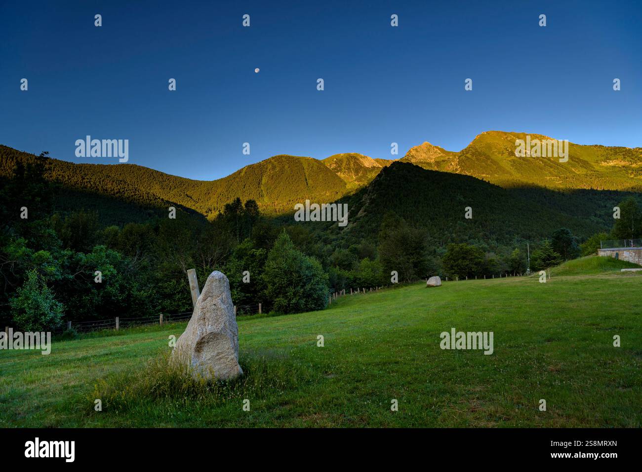 Lago de piedra blanca hi-res stock photography and images - Alamy