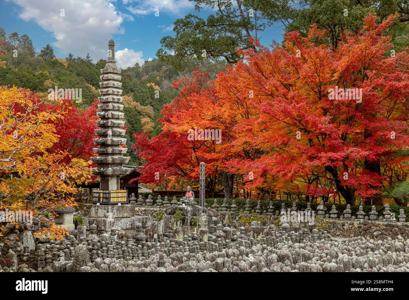 Adashino nenbutsu ji temple in kyoto, japan Stock Photo - Alamy