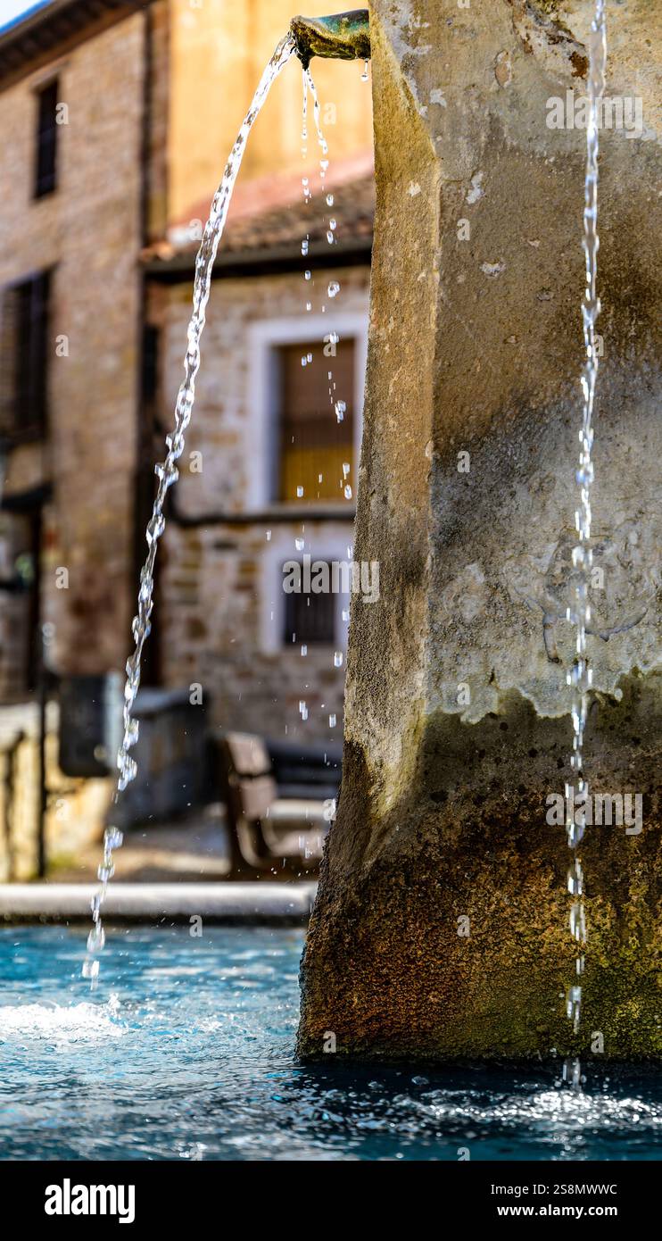 Fountain like hi-res stock photography and images - Alamy