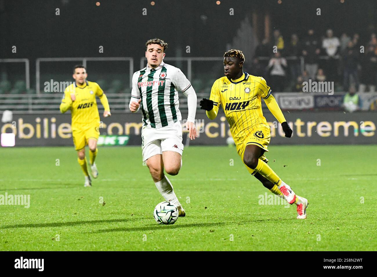 20 Dylan DURIVAUX (red) - 09 Pathe MBOUP (pau) during the Ligue 2 BKT ...