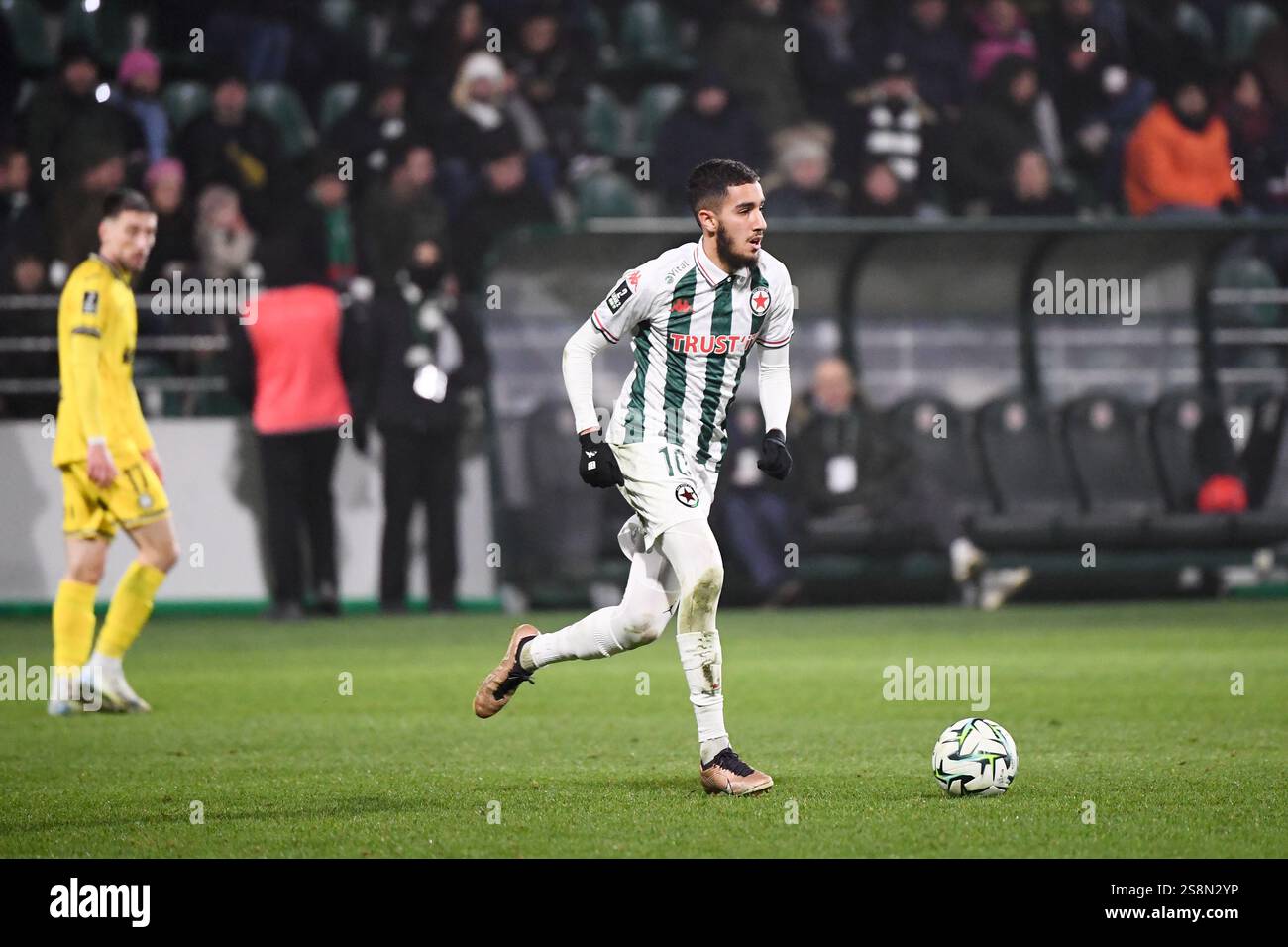 10 Merwan IFNAOUI (red) during the Ligue 2 BKT match between Red Star ...