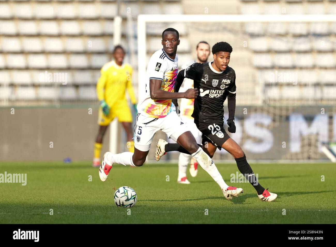 05 Moustapha MBOW (pfc) - 25 Owen GENE (asc) during the Ligue 2 BKT ...