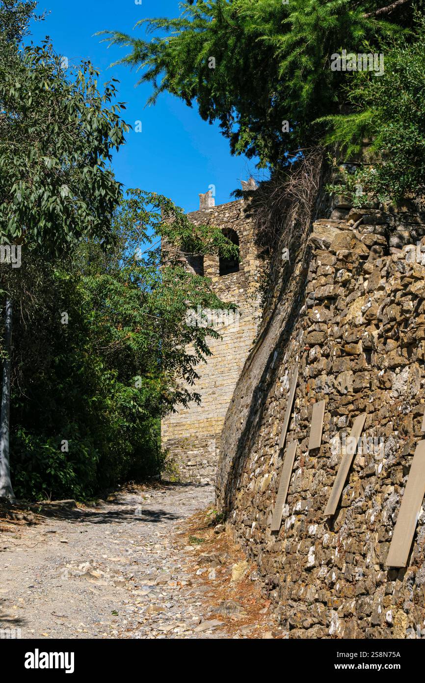 Castello di Andora, Ligurien, Italien Aufgang zum Castello di Andora ...