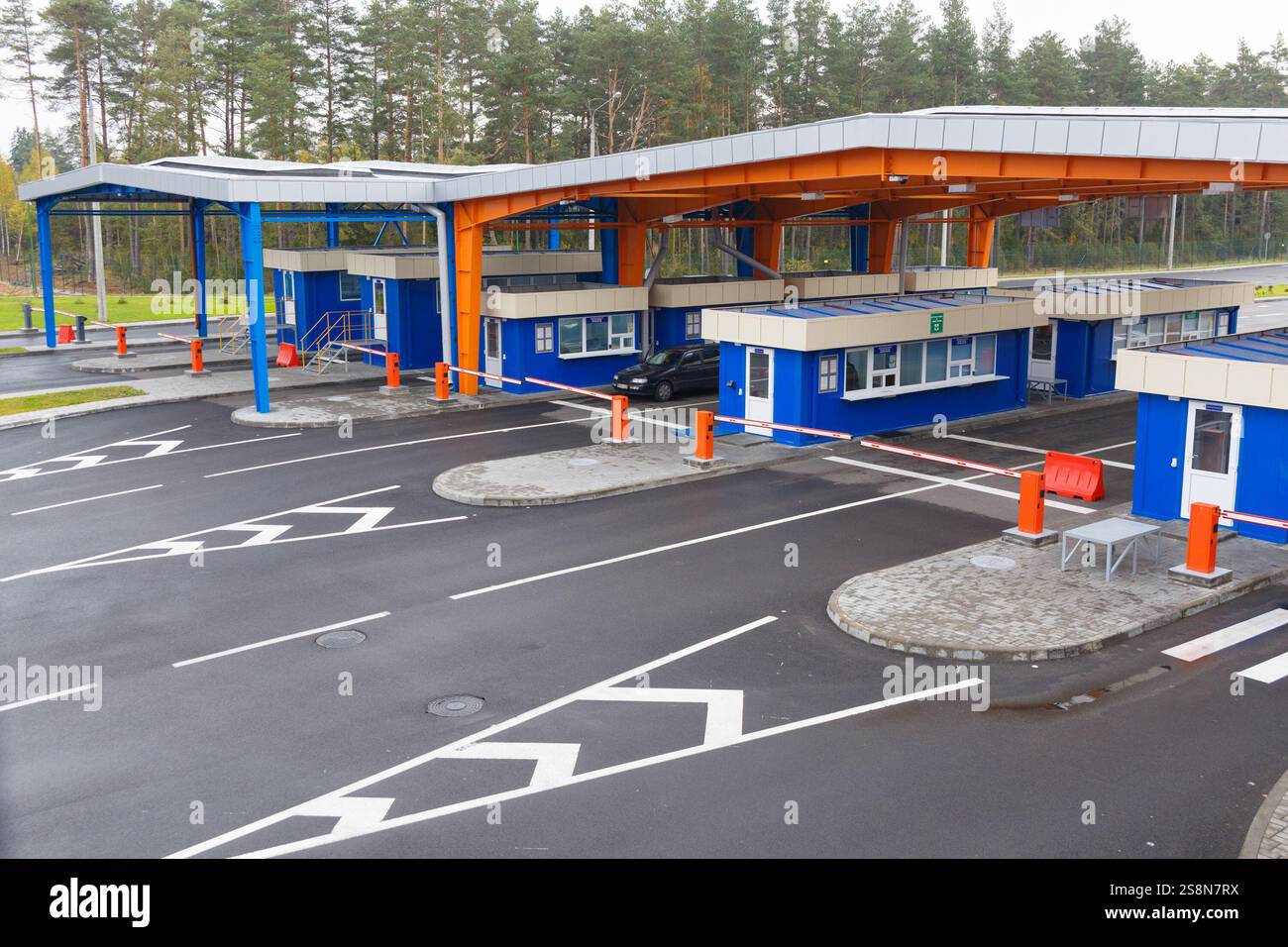 Car waiting to pass through the border at the checkpoint. Border and ...