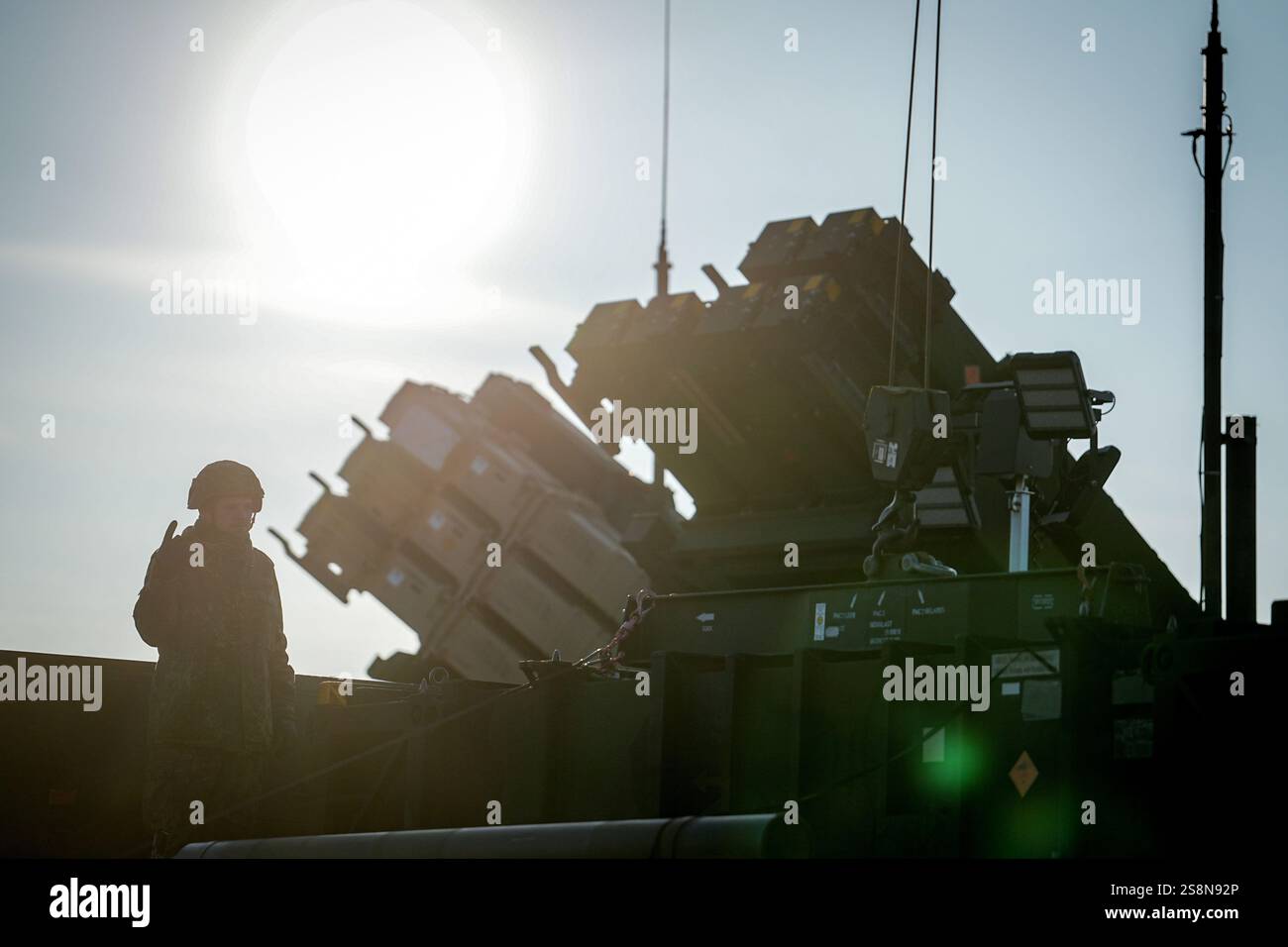 23 January 2025, Poland, Rzeszow: Bundeswehr soldiers load missiles for ...