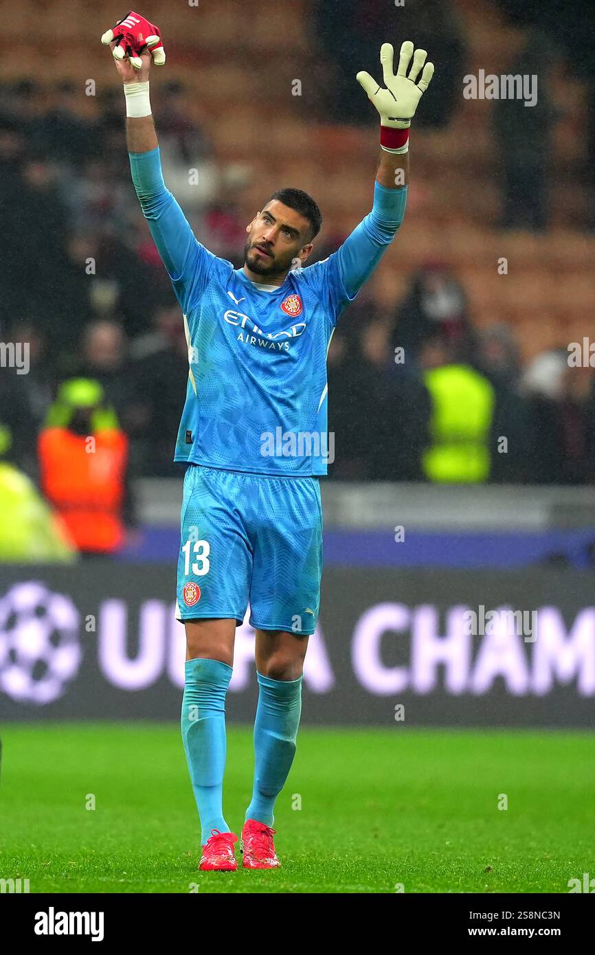 Milano, Italia. 22nd Jan, 2025. Girona's goalkeeper Paulo Gazzaniga ...