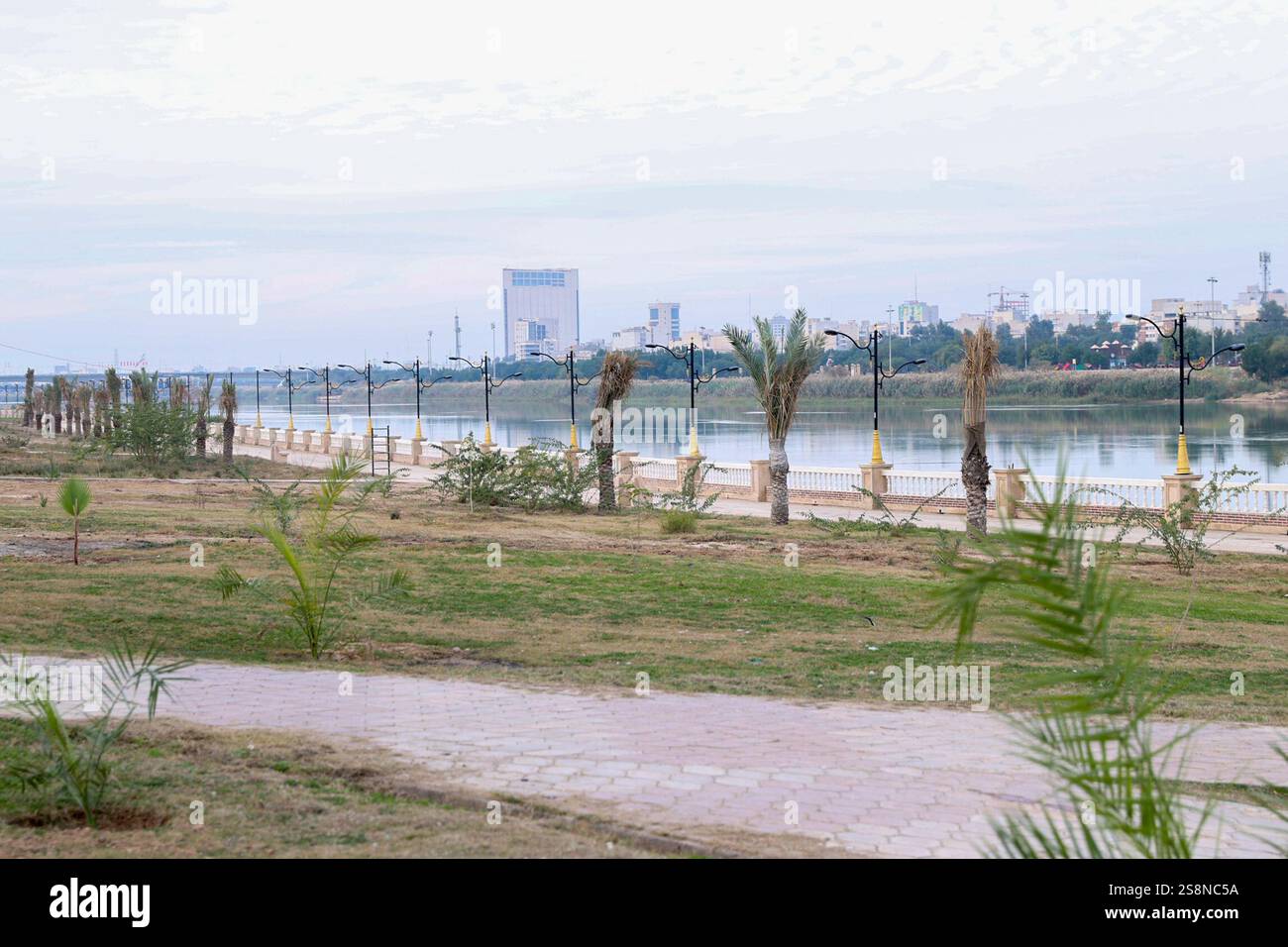 Ahvaz Khuzestan Iran 23rd Jan 2025 A View Of The Banks Of The
