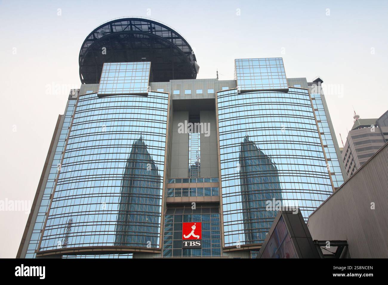 Tbs broadcasting center hi-res stock photography and images - Alamy