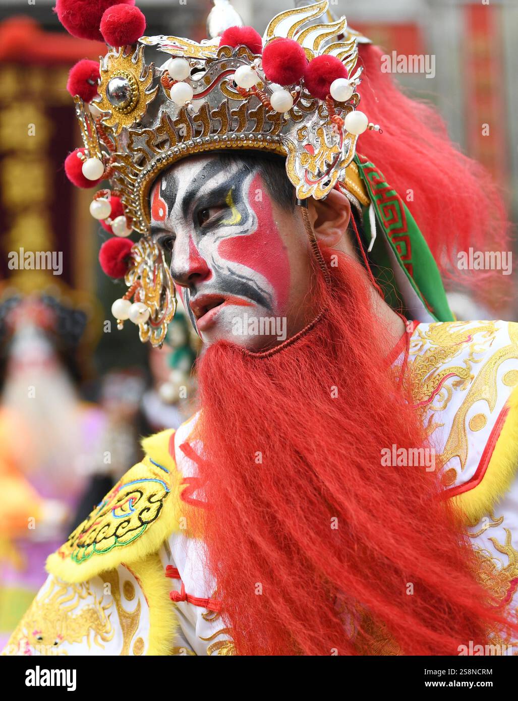 (250123) -- SHANTOU, Jan. 23, 2025 (Xinhua) -- A member of a Yingge ...