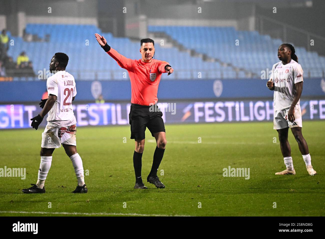 Karim Abed (arbitre) during the Ligue 2 BKT match between Troyes and ...