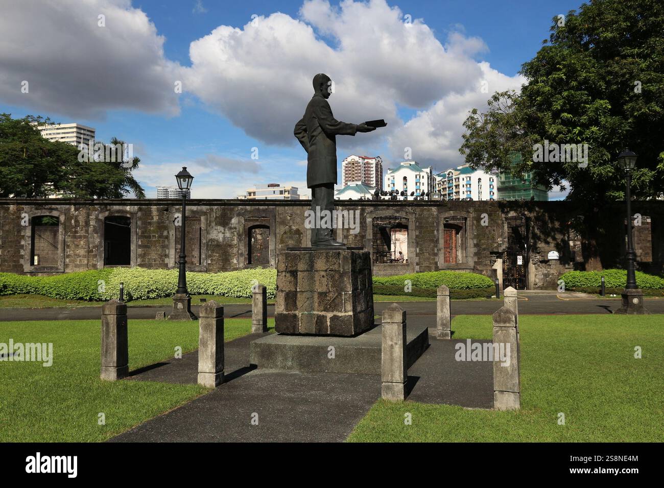 MANILA, PHILIPPINES - NOVEMBER 25, 2017: Jose Rizal Monument in Fort ...
