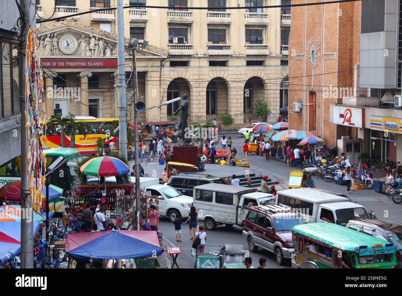 MANILA, PHILIPPINES - NOVEMBER 25, 2017: People drive in heavy traffic ...