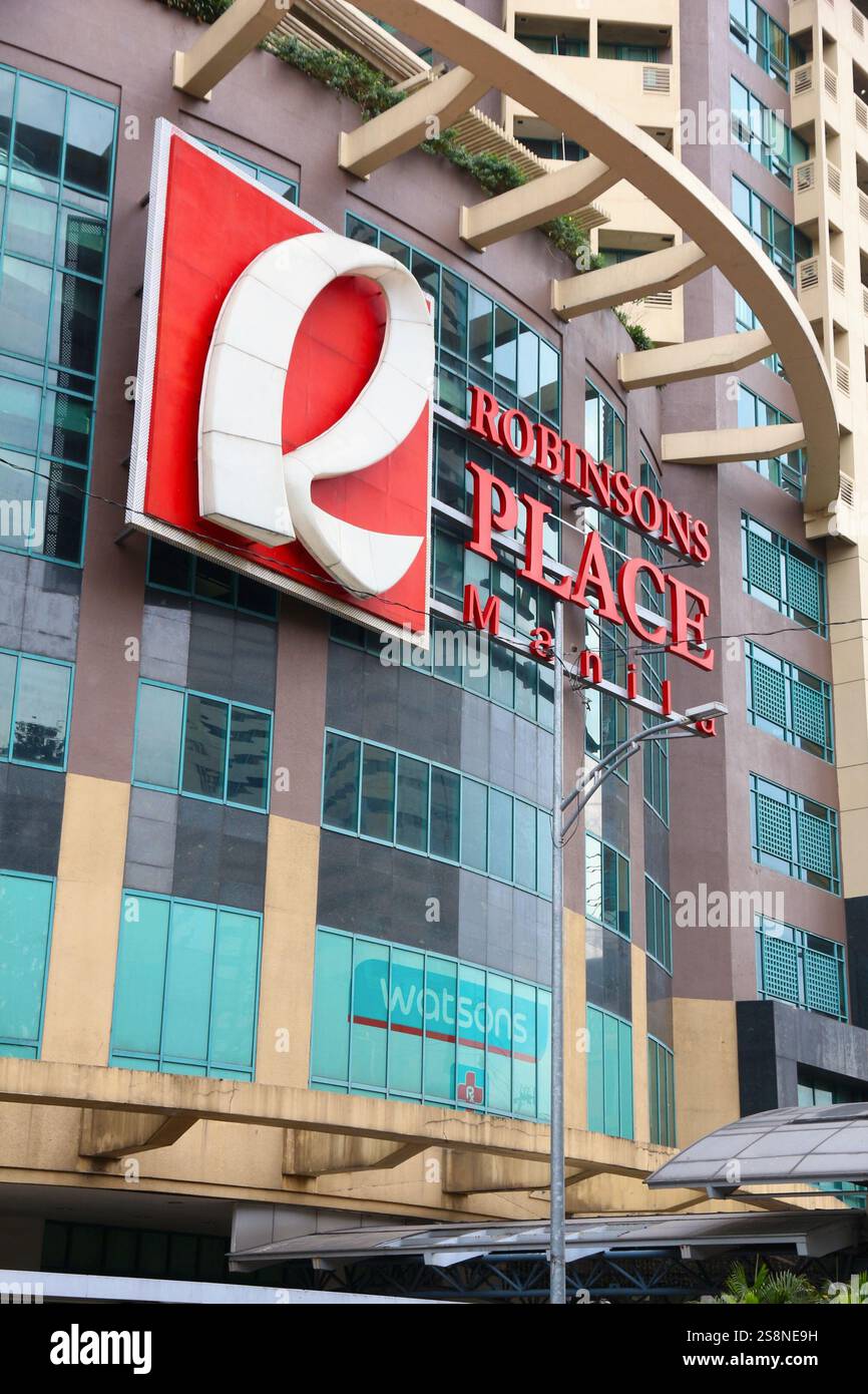 MANILA, PHILIPPINES - NOVEMBER 24, 2017: Robinsons Place shopping mall ...
