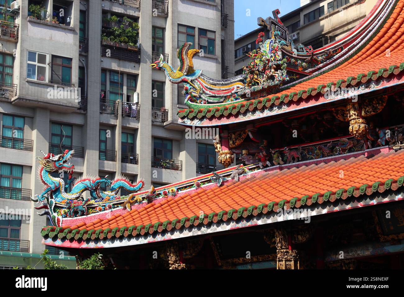 Taipei Longshan Temple in Taiwan. Chinese folk religion landmark Stock ...