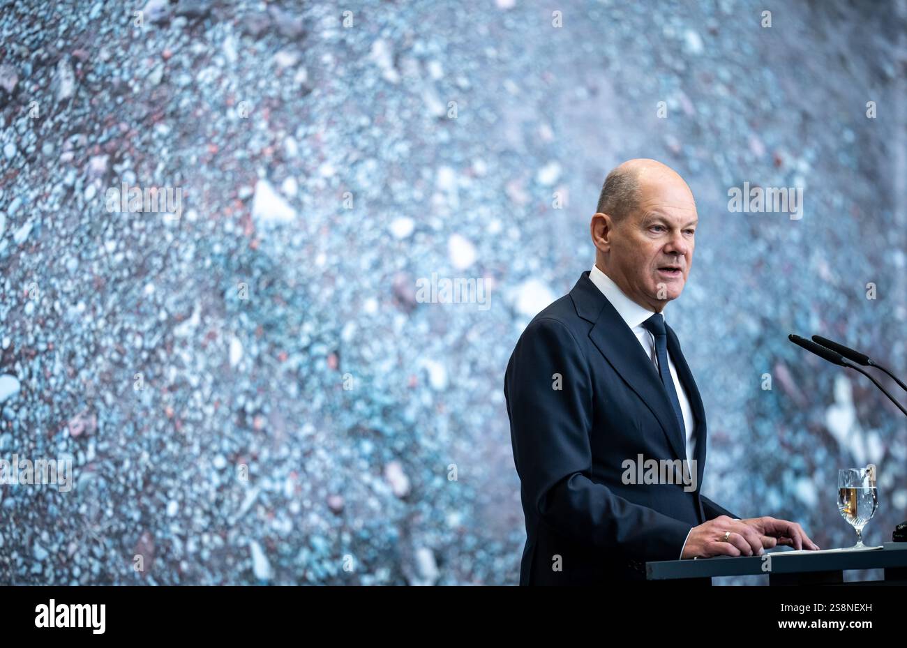 23 January 2025, Brandenburg, Schönefeld: Federal Chancellor Olaf ...