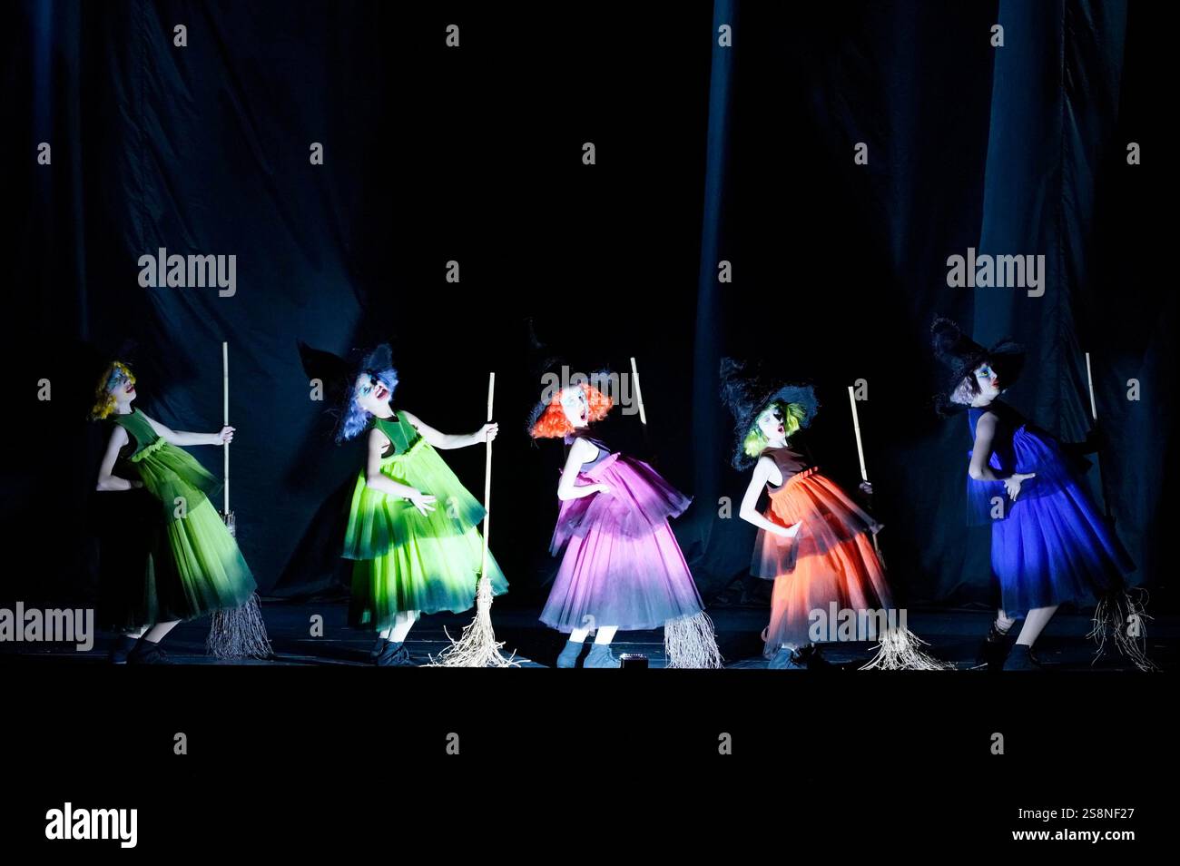 Fotoprobe der Oper Hänsel und Gretel von Engelbert Humperdinck nach dem ...