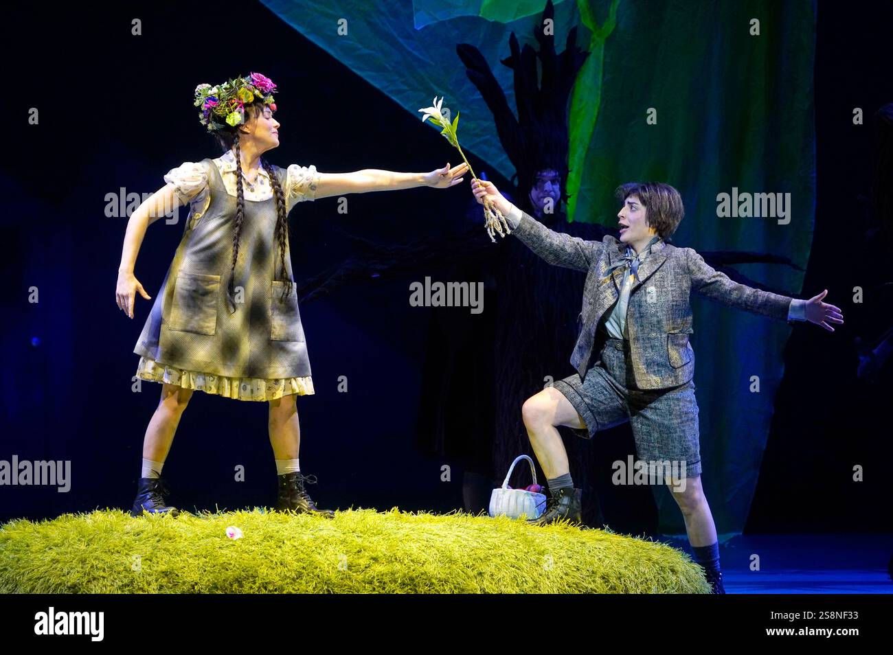 Alma Sade und Susan Zarrabi bei der Fotoprobe der Oper Hänsel und ...