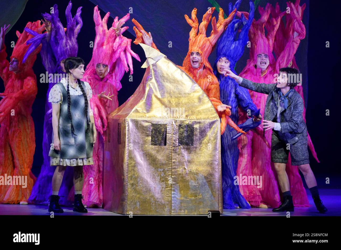 Alma Sade und Susan Zarrabi bei der Fotoprobe der Oper Hänsel und ...