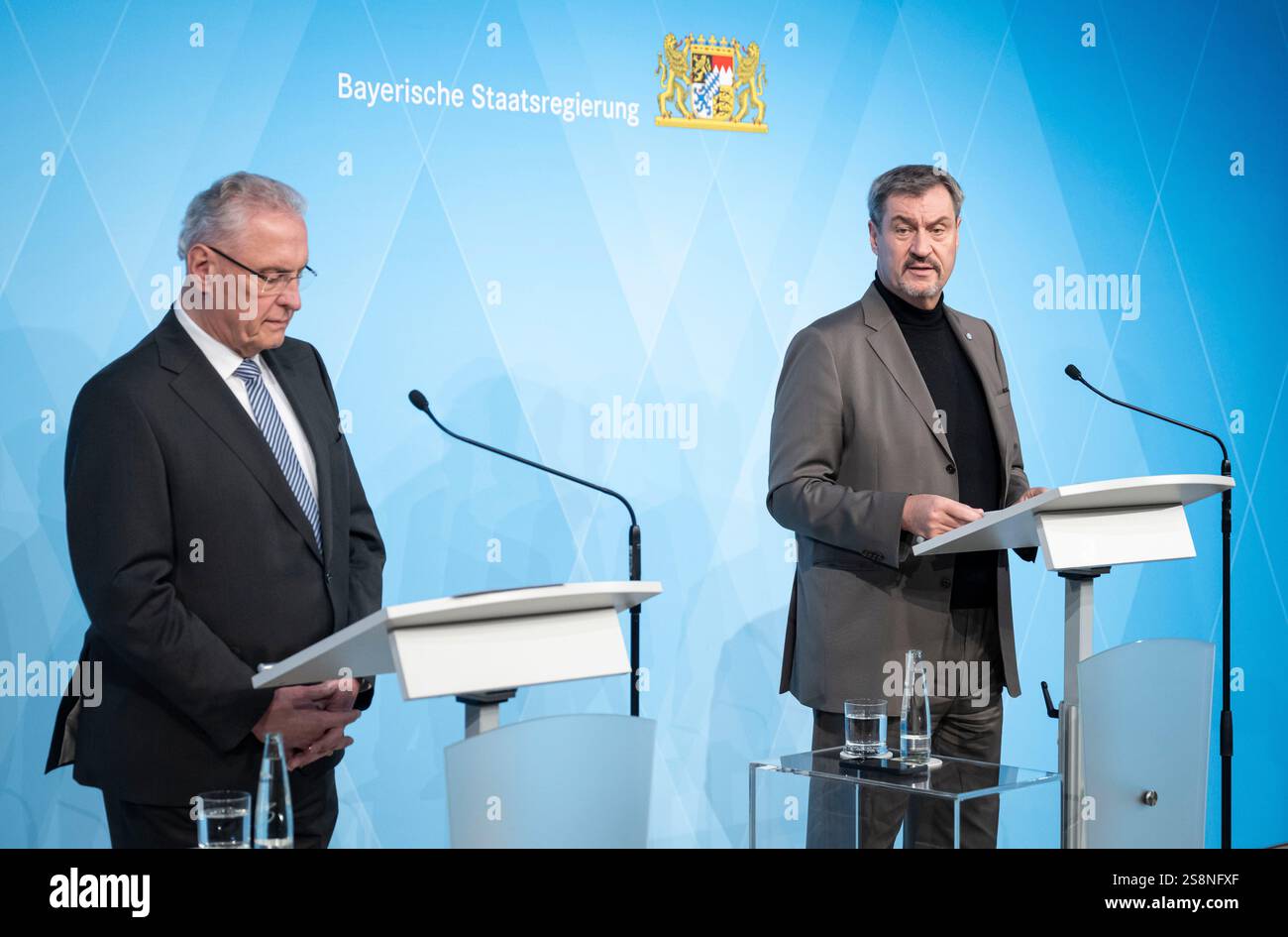 Munich, Germany. 23rd Jan, 2025. Bavarian Prime Minister Markus Söder (r, CSU) speaks next to ...