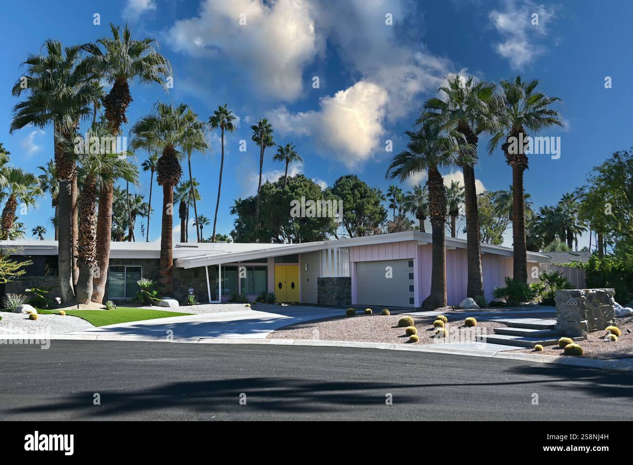 Midcentury modernism architecture in Palm Springs, California, USA ...