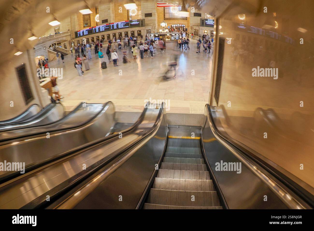 NEW YORK, USA - AUGUST 24 2024 - new york grand central station full of ...