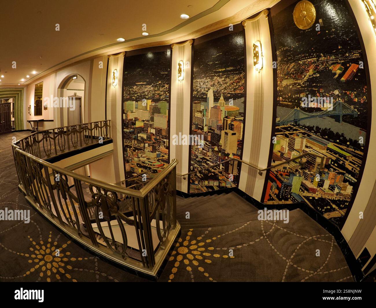 CINCINNATI, USA - SEPTEMBER 4 2024 - Art Deco historical Carew Tower ...