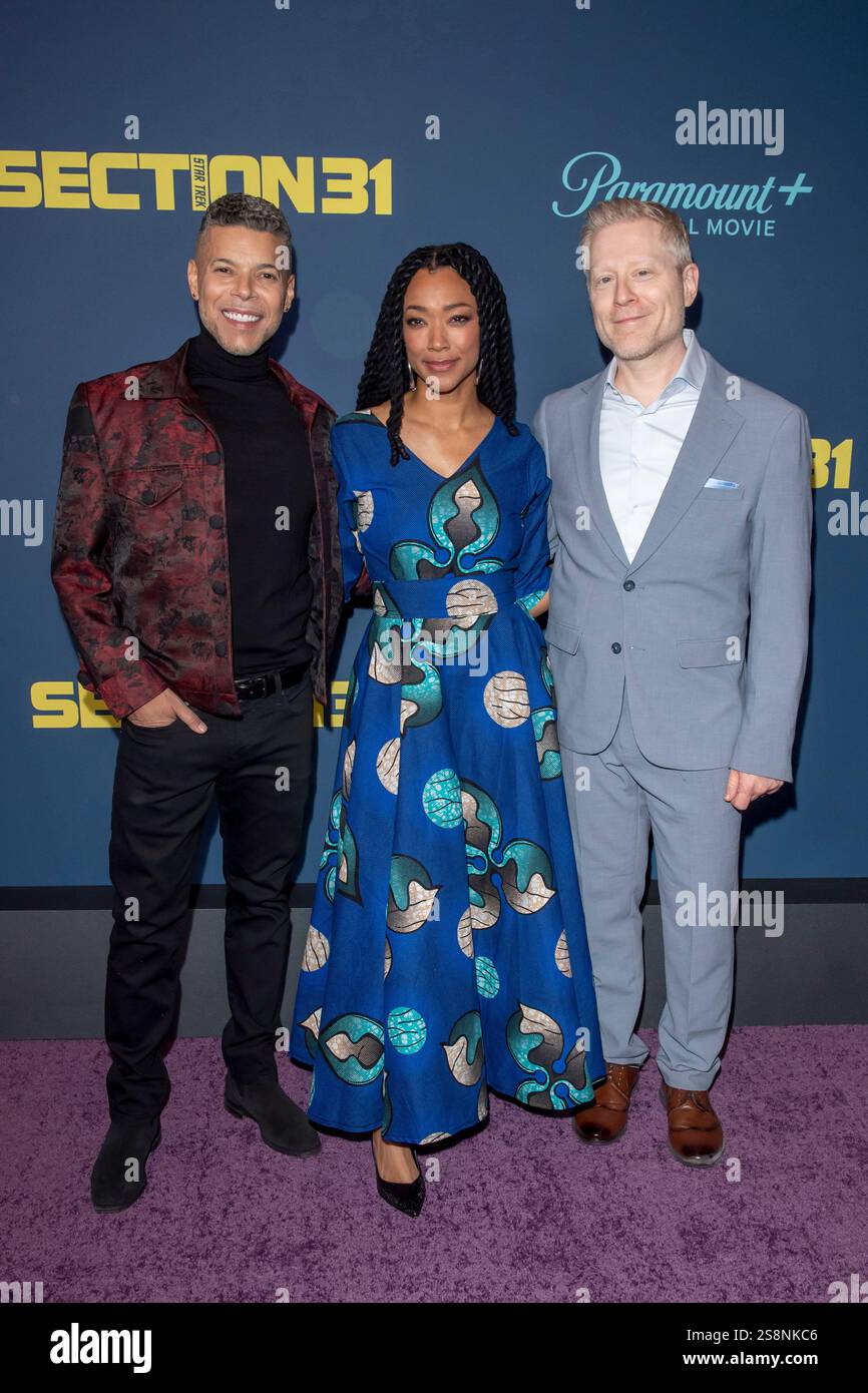 New York, United States. 22nd Jan, 2025. L-R) Wilson Cruz, Sonequa ...
