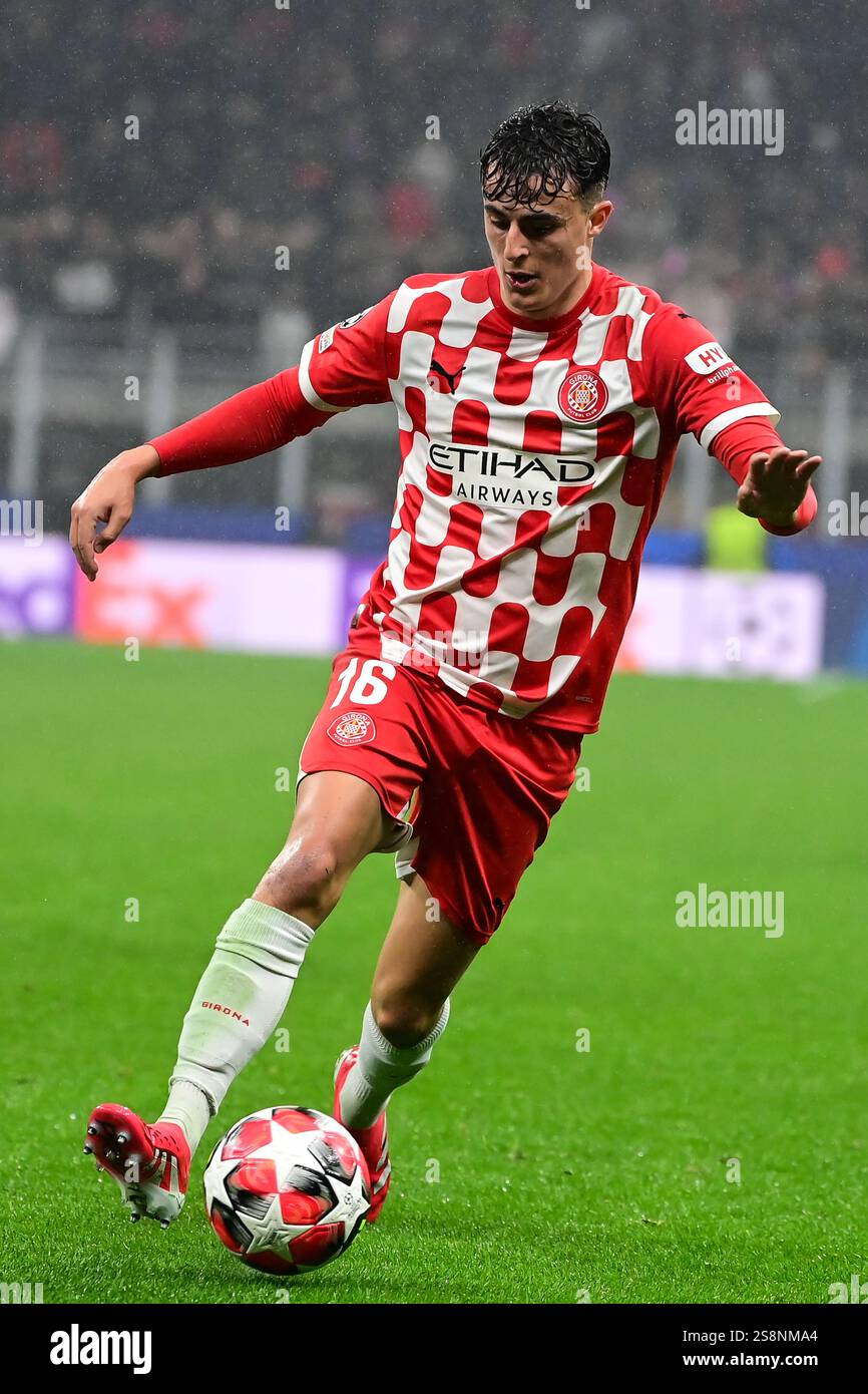 Alejandro Frances of Girona Fc controls the ball during the UEFA ...
